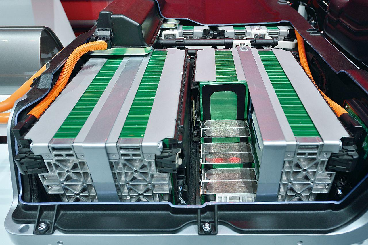 Securely bonding and sealing batteries | TIGRES GmbH